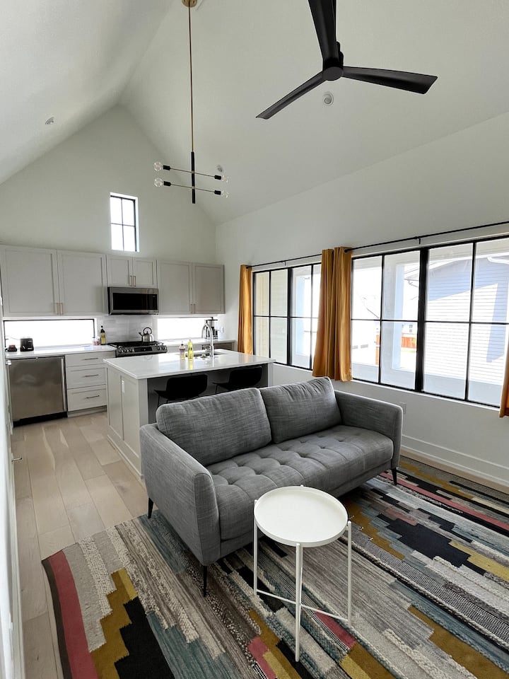 Beautiful Mueller Apartment - Austin, TX