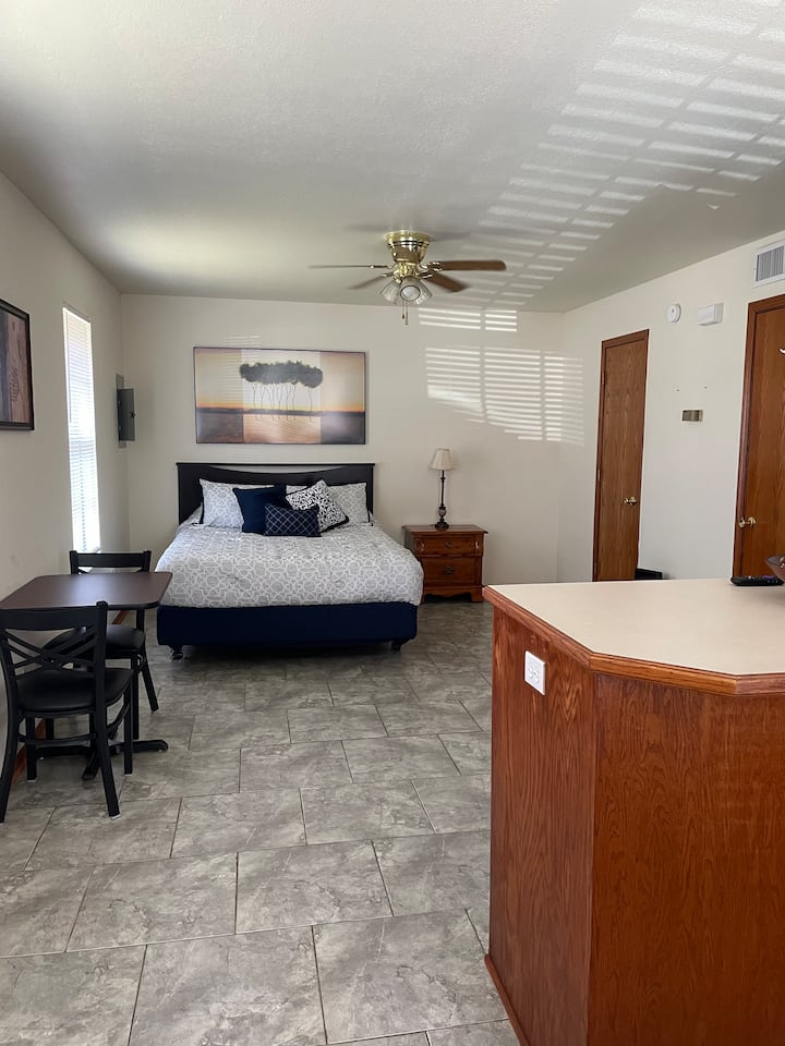 Spacious Studio Apartment A-2 - Stillwater, OK
