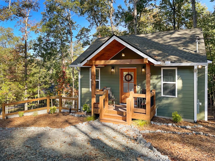 A Stone's Throw Ellijay *Comfortable Luxury*hottub - Ellijay, GA