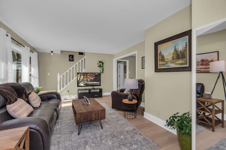 Beach House Retreat With Firepit And Game Room - Kenosha, WI