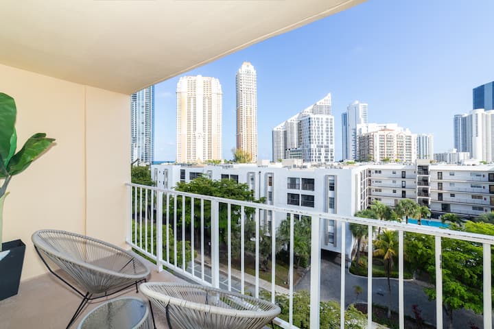 Spacious Sunny Beach Condo (Str-02489) - Sunny Isles Beach, FL