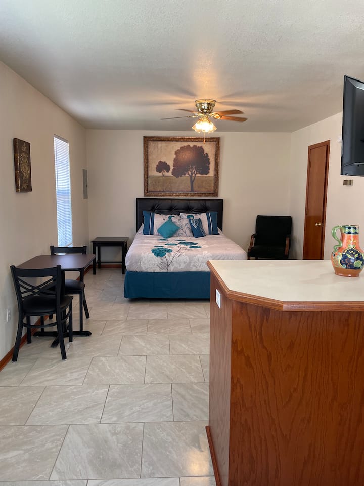 Spacious Studio Apartment B-1 - Stillwater, OK