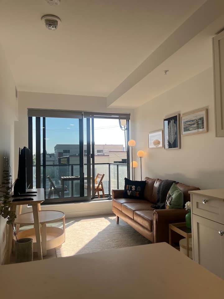 Low Cleaning Fee - The Zen Den Minutes To Downtown - Calgary