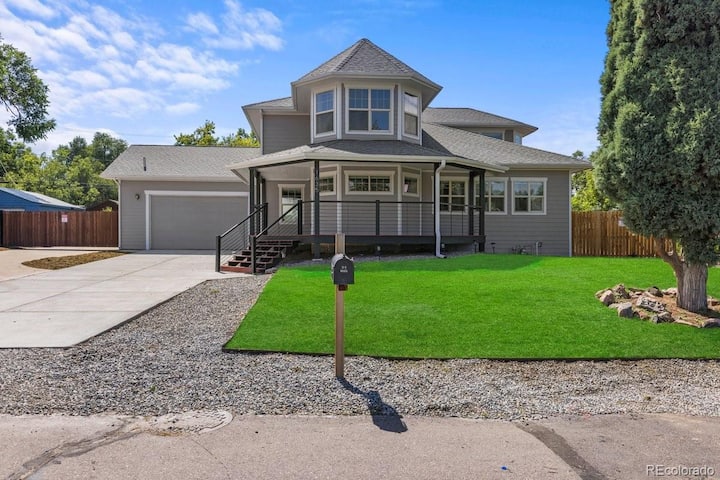 Large Custom Home, Heated Pool & Convenient Lctn! - Lakewood, CO