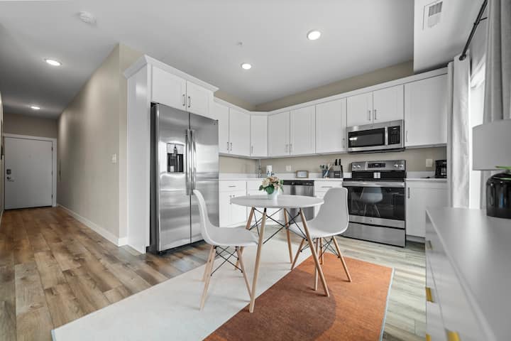 *New* Luxury Stay Near U Of Iowa - Pets Welcome - Iowa City, IA