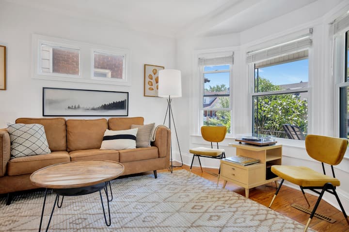 The Hipster House - Windsor, Canadá