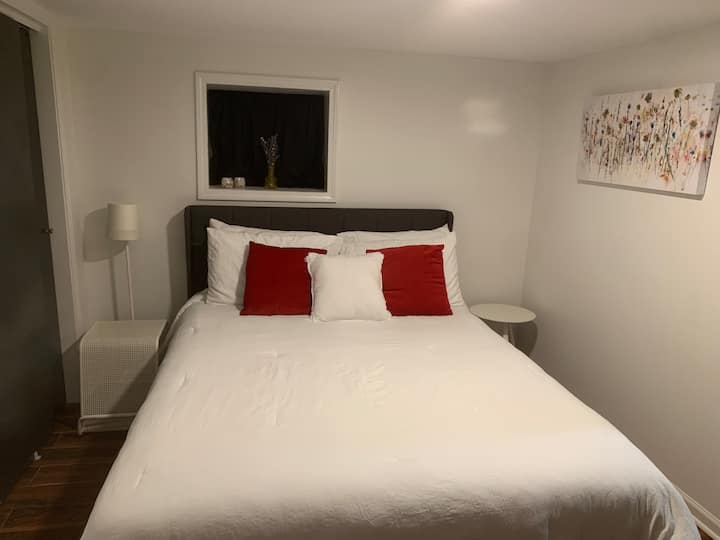 The Colorful Little Garden Apartment - Chicago, IL