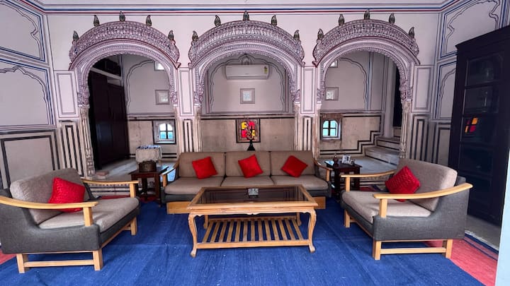 Aluda Haveli- Heritage Suite W/ Carved Arches - Jaipur