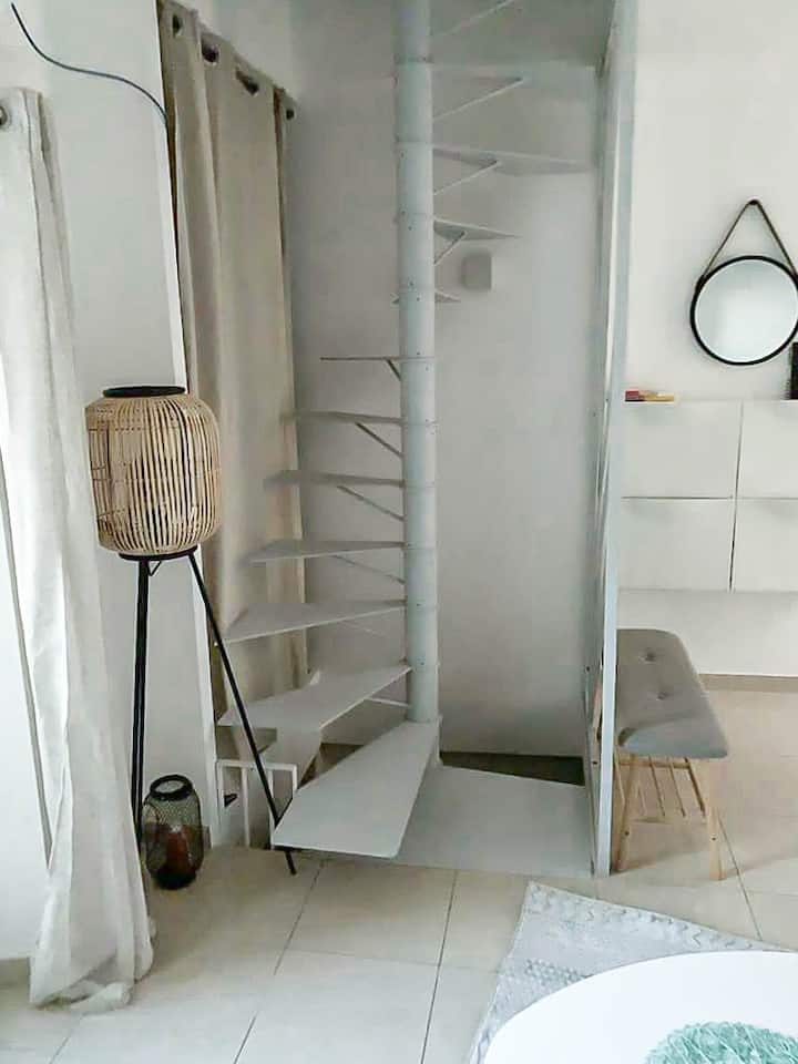 Charmante Petite Maison De Ville Avec Balcon & Vue - Fréjus