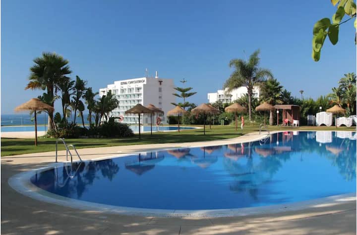 El Coloso 2: Beachfront Family Bliss In 3 Minutes - Benalmádena