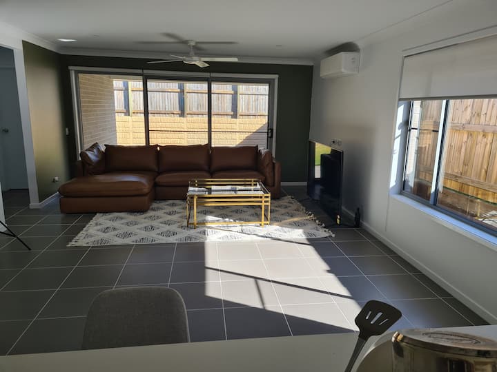 Welcoming Room In House With Gift And Breakfast - Logan Village