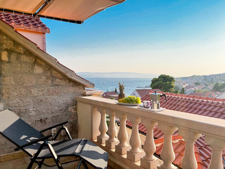 Family Apartment In Center - Brač
