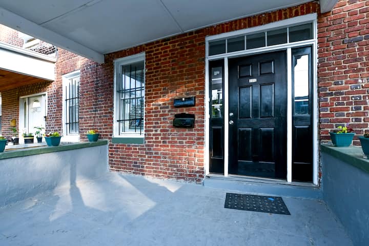 2 Bedroom, Near Metro Station, Botanic Garden, Zoo - Baltimore, MD