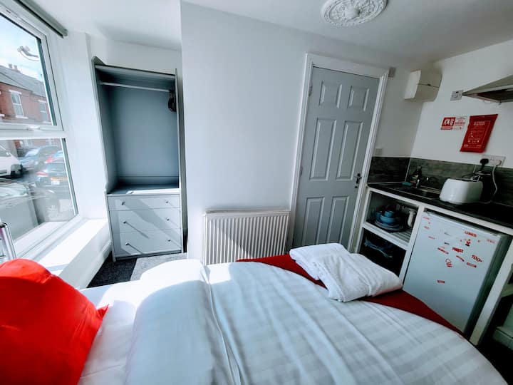 Self-contained Single Studio - Nottingham