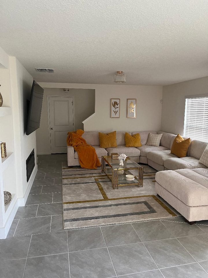 Beige House - Zephyrhills, FL