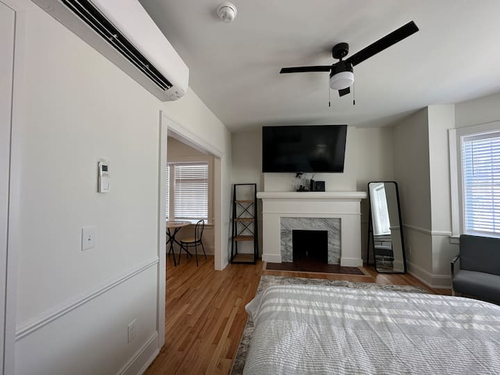 Shaker Square Large Studio Suite 101 - Cleveland, OH