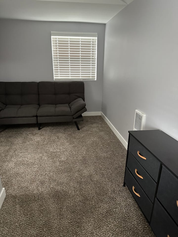 New Fully Furnished 2bed 1 Bath - Yakima, WA