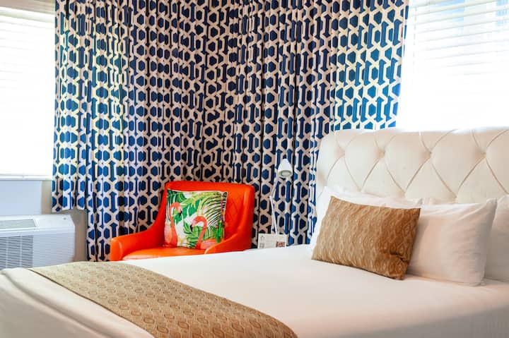 Queen Room In Miami | Stylish + Beach Nearby - Miami Beach, FL