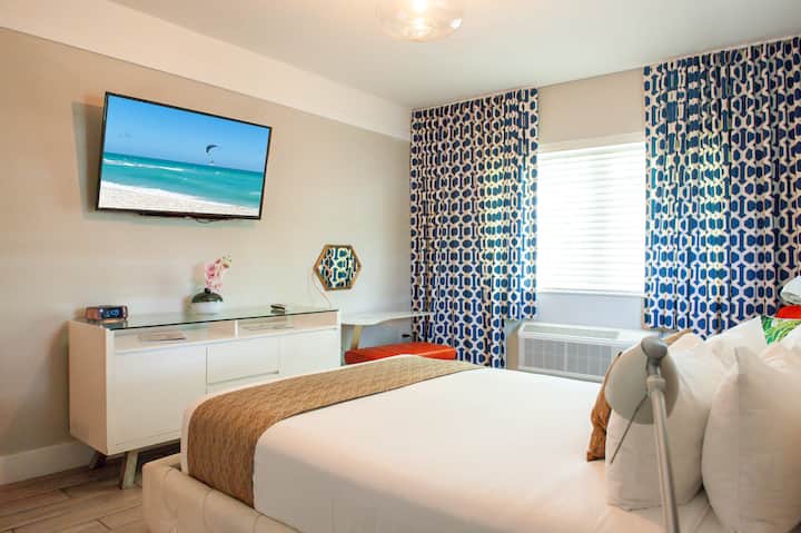 Cute Queen Room, Pool, Restaurant, Near The Beach - Miami Beach