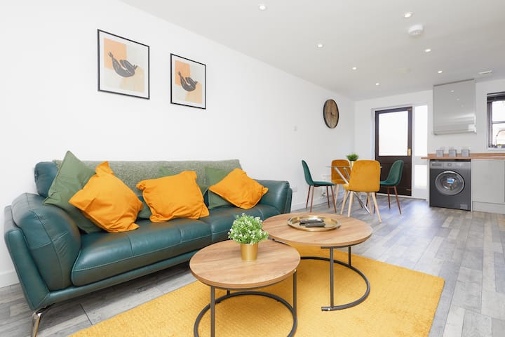 Modern 2 Bed House Near Qmc - Free Parking X2 - Nottingham
