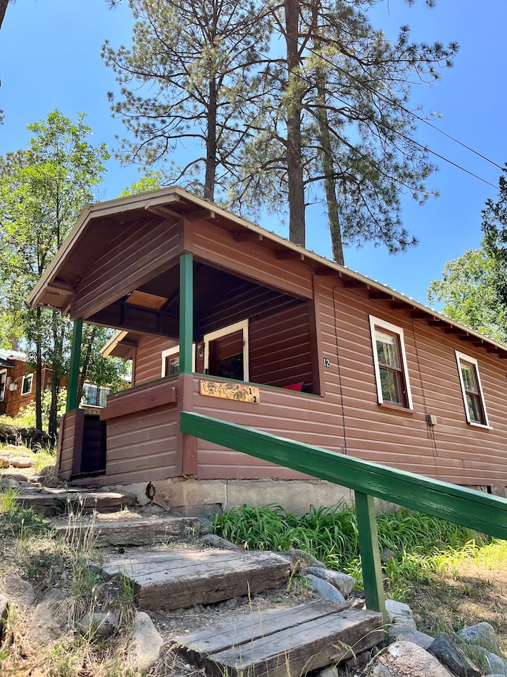 Butterfly - Quaint Cabin @ Casey's Midtown Cabins -