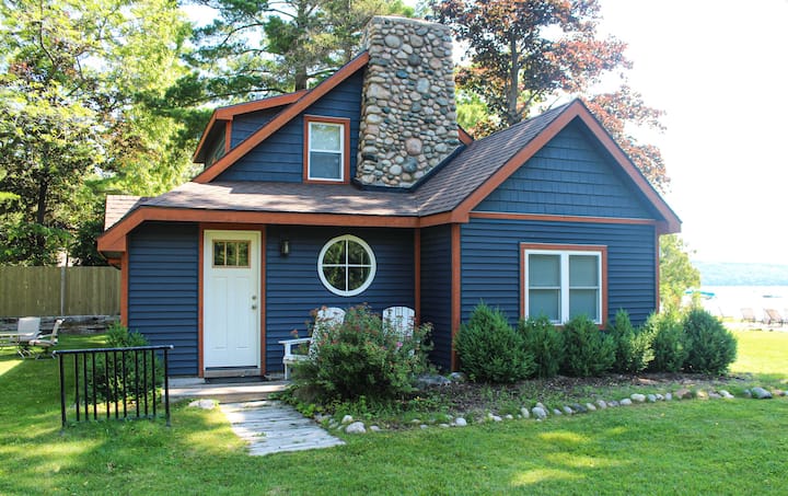 Happy Landing Cottage - Glen Arbor, MI