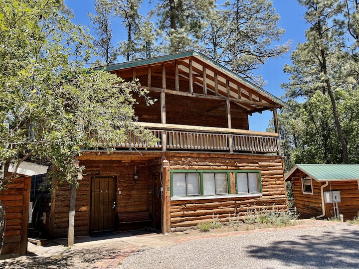Black Bear - Rustic Cabin @ Casey's Midtown Cabins - Ruidoso, NM
