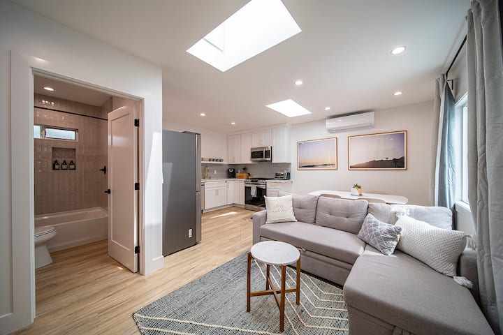 Charming 2br Home | Prime Burbank Location - Burbank, CA