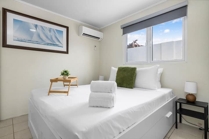 Lovely 3br2ba W/ Wifi, Parking In Central Location - Aruba