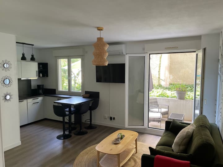 Studio With Ac & Private Terrace In Part Dieu - Lyon