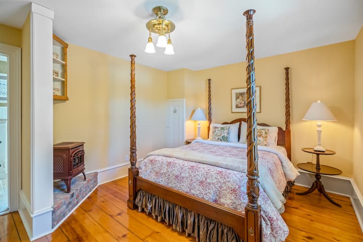 Hot Tub | Heart Of Old Town Notl | 2 Guests - Niagara-on-the-Lake