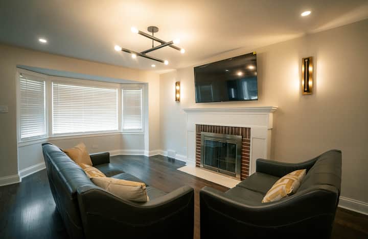Charming Modernretro Home! - Elmhurst, IL
