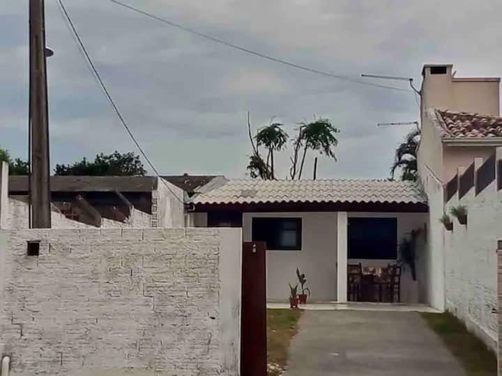 Casa A 2km Da Praia Central De Garopaba - Garopaba