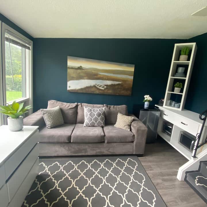 Cozy Studio (Budget Friendly) - Hamilton