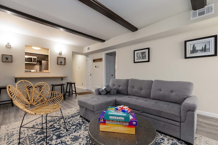 Condo Oasis ~ Balcony*pool*wi-fi - Richardson, TX