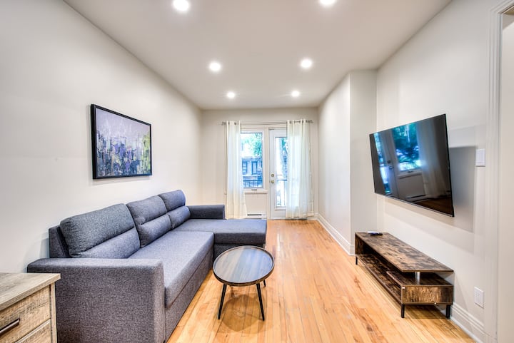 10min Walk To Metro | 7min Ride To Old Port & Dt - Brossard