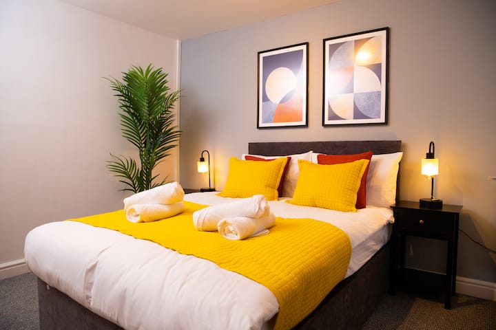 Groups/contractors: 3 Bedrooms Nr Quays + Parking - Gloucester