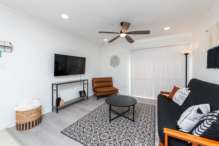 Beautifully Remodeled Apartment - Gainesville, FL