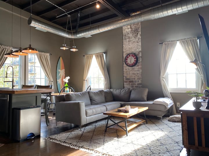 Beautiful Downtown Condo - Parking Space Included - Athens, GA