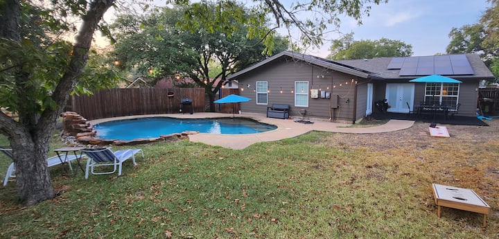 Master Bedroom In Cozy Home Behind Campus - San Marcos, TX