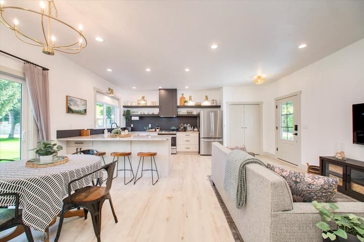 N. Meridian Modern Farmhouse - Meridian, ID