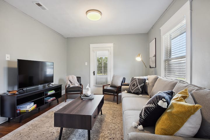 Private Unit In Midtown Kc- Bonus Office Room! - Kansas City, MO