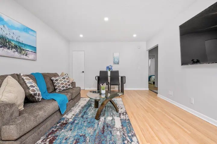 Accessible/petfriendly-2bedsuite 04up - Calgary