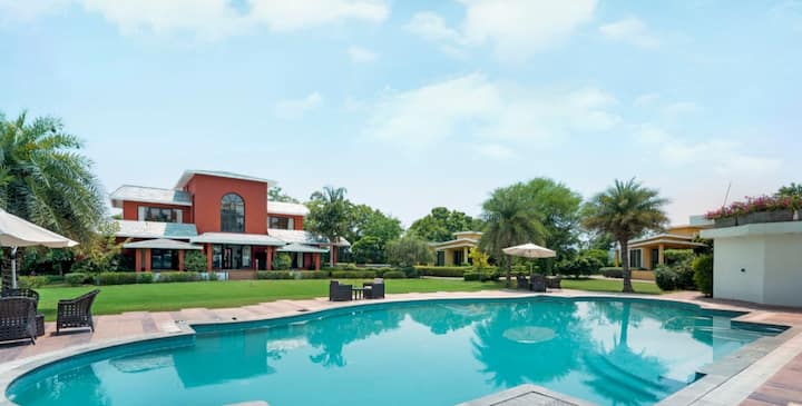 Elegant 10 Br Boutique Farmhouse With Private Pool - Bhiwadi