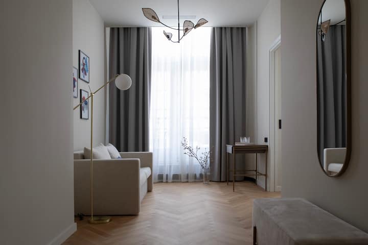 Spacious Apartment With Balcony & City View - Amsterdam