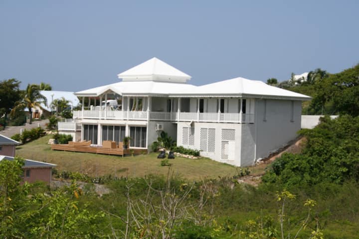 Villa 300 M2, Piscine Et Jacuzzi - Guadeloupe