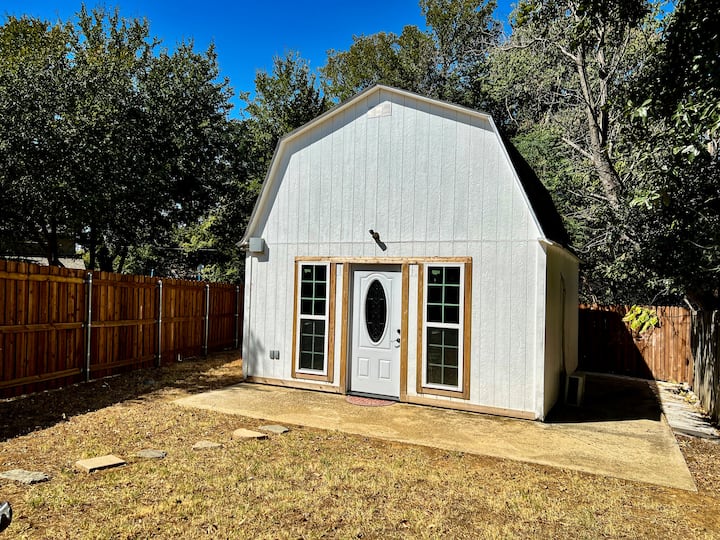 The Farmhouse Studio - Arlington, TX