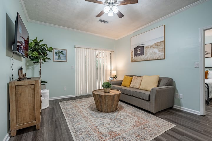 1br Escape | Smart Tvs, King Bed & More! - Smyrna, GA