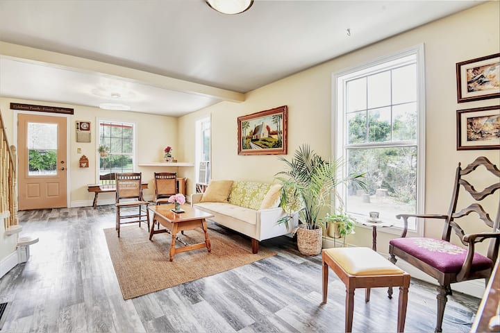 Country Road Take Me Home 1hr To Ottawa & Montreal - Cornwall