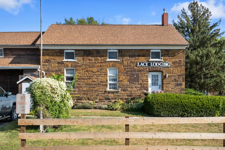 2 Bedroom Suite In Historical Building. - Iowa